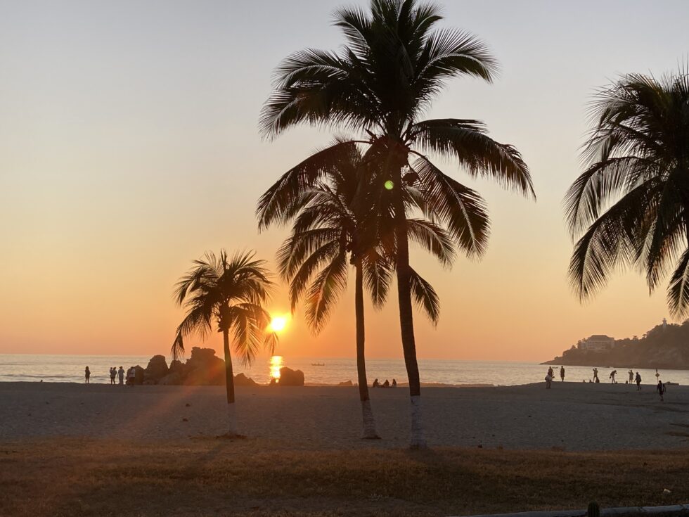 Playa Zicatela: El Paraíso del Surf en México - Puerto Escondido Stay